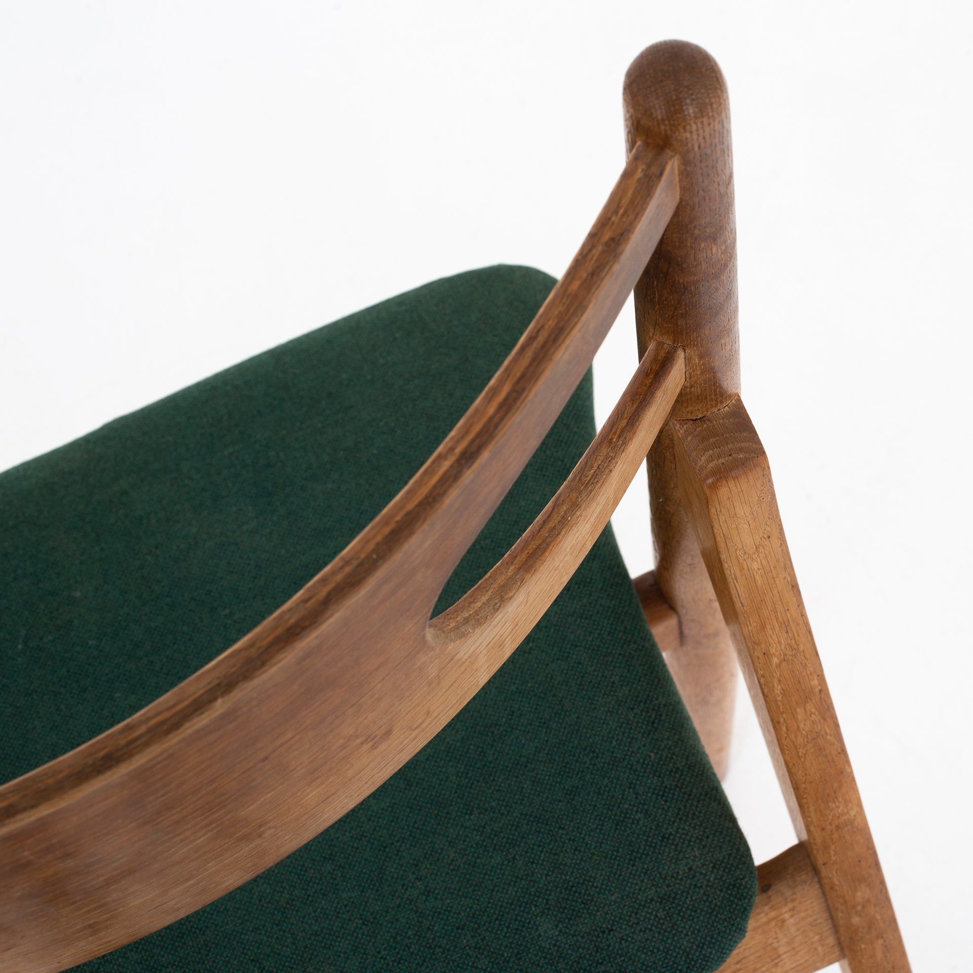 CH 29 - Saw-bench chair in oak