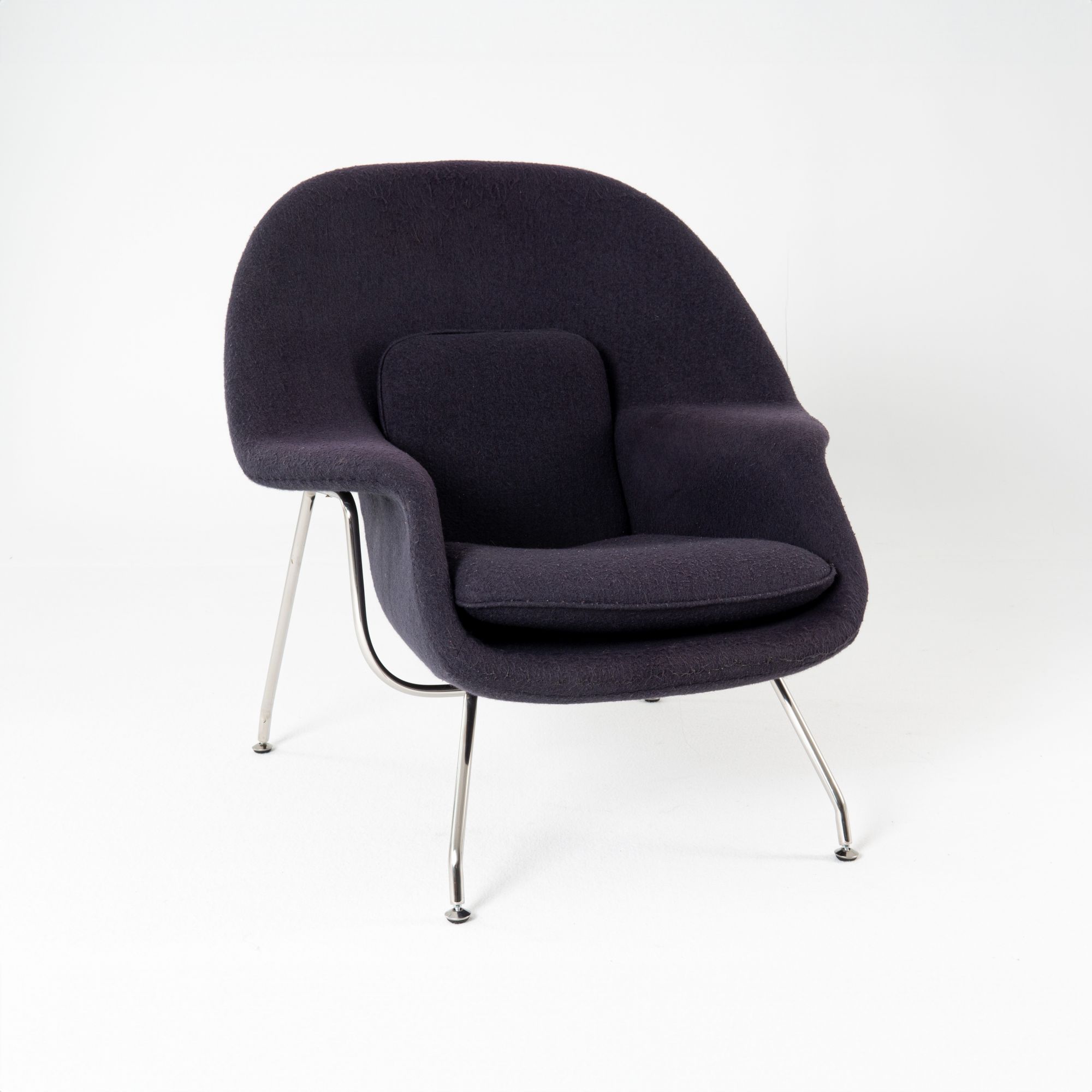 Womb Chair by Eero Saarinen 1948 (replica)